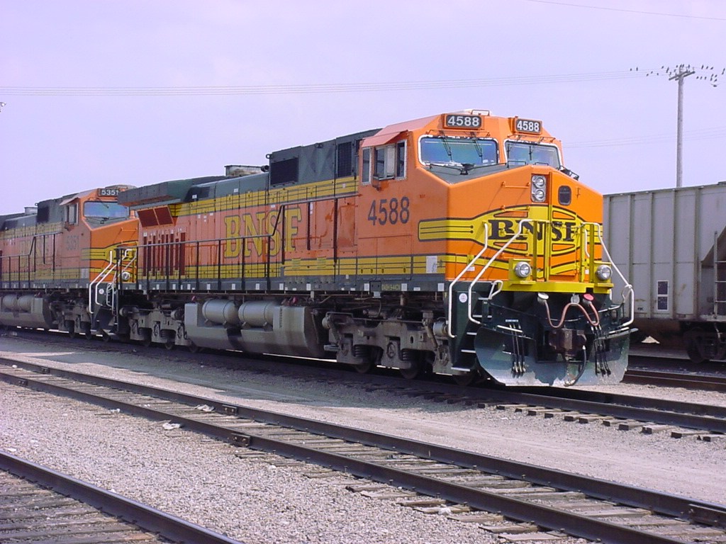 BNSF 4588
